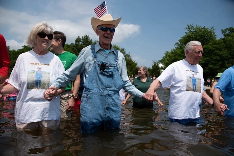 Tagged Stories: "Bernie Fowler"